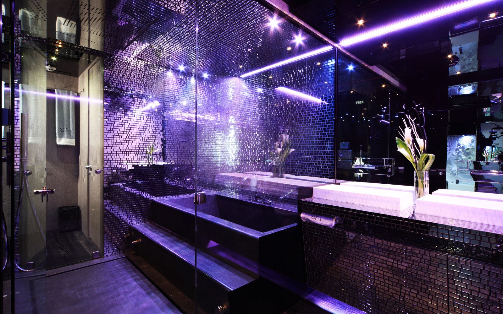 Yacht SEA FORCE ONE, Admiral | CHARTERWORLD Luxury Superyacht Charters